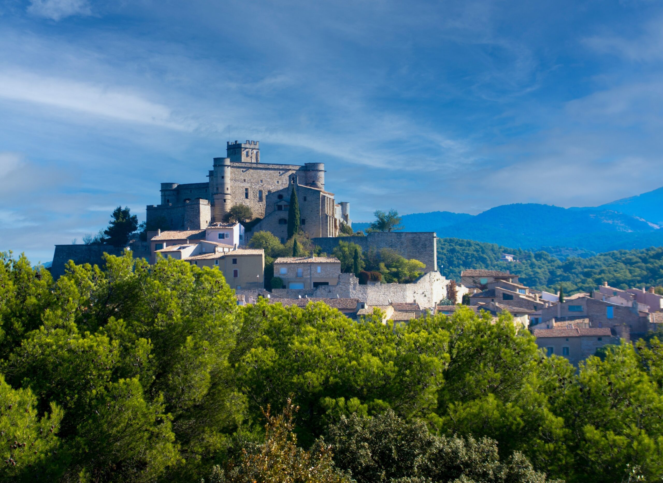 Le Barroux: Een pittoresk dorpje in het hart van de Provence - En Route